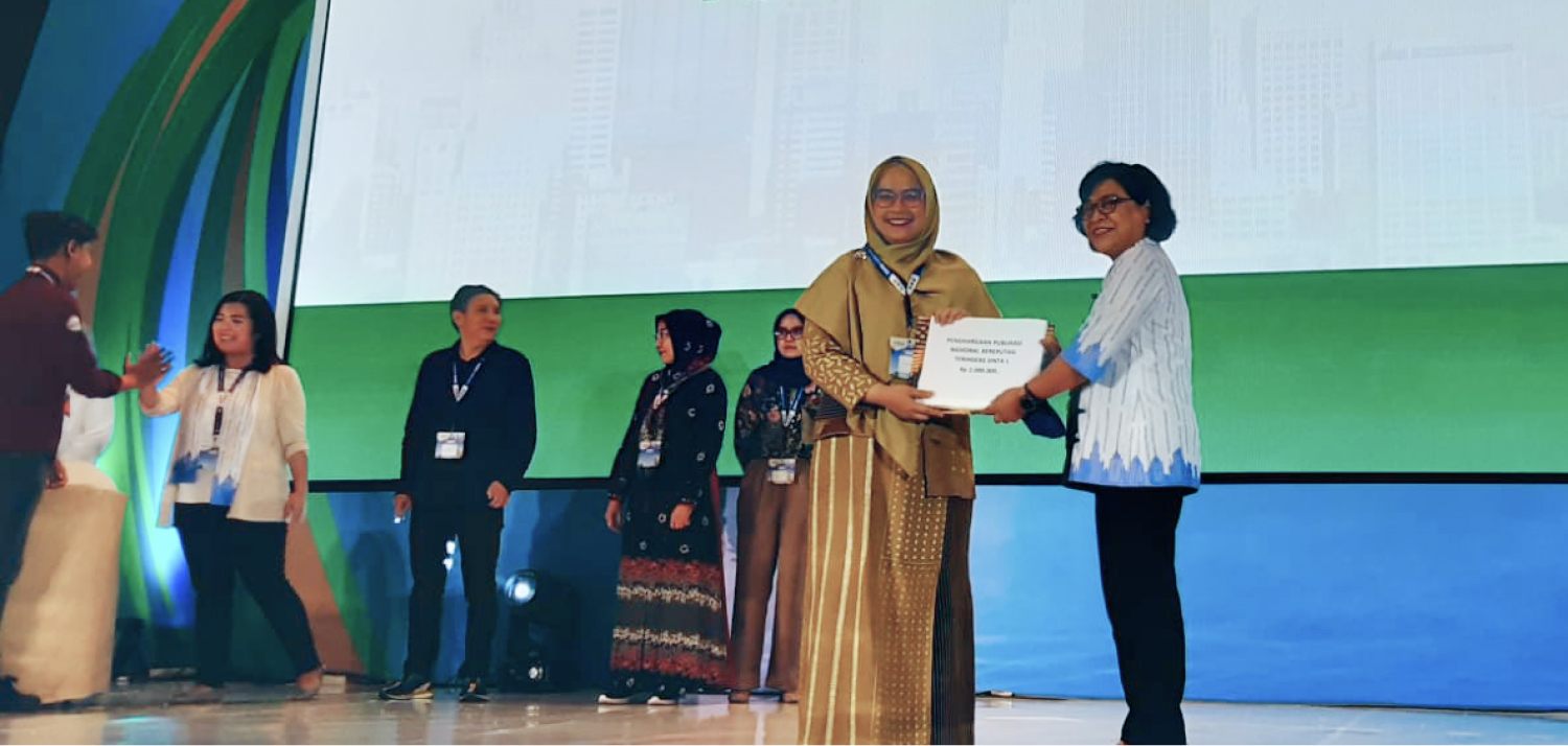 Dekan FK UMS Terima Penghargaan Publikasi Jurnal Publikasi Nasional ...